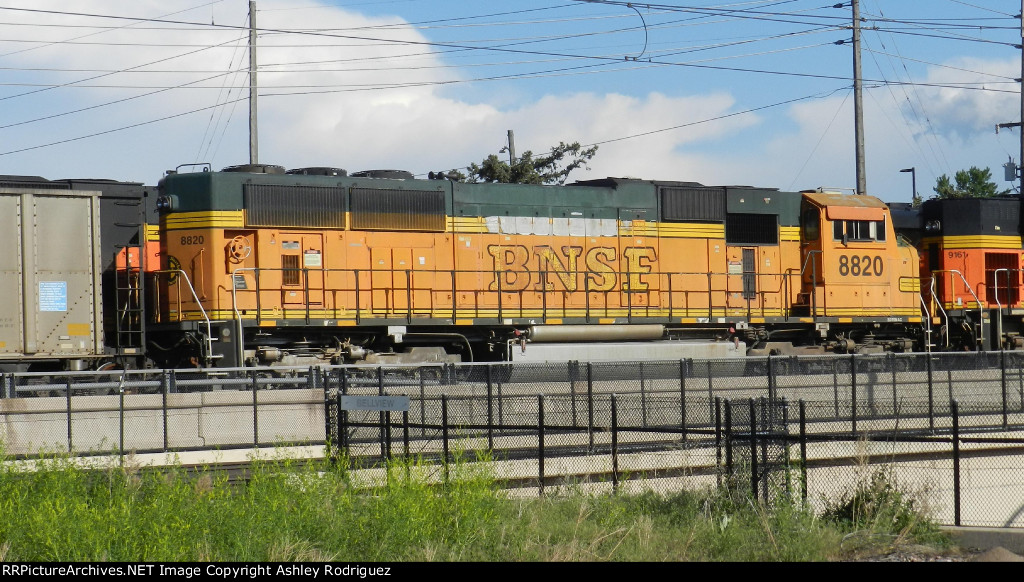 BNSF 8820
